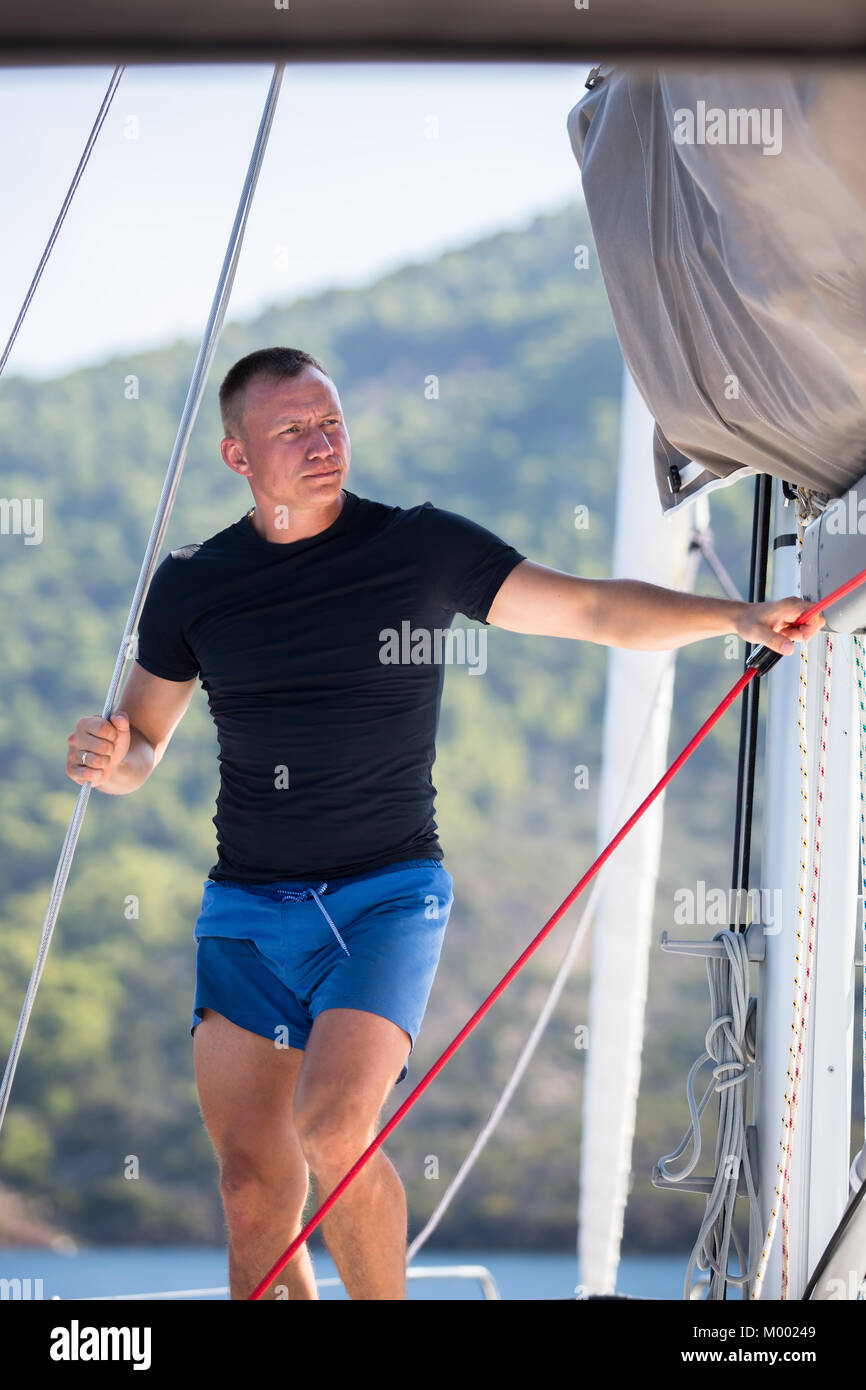 Setting sail blue sky hi-res stock photography and images - Alamy