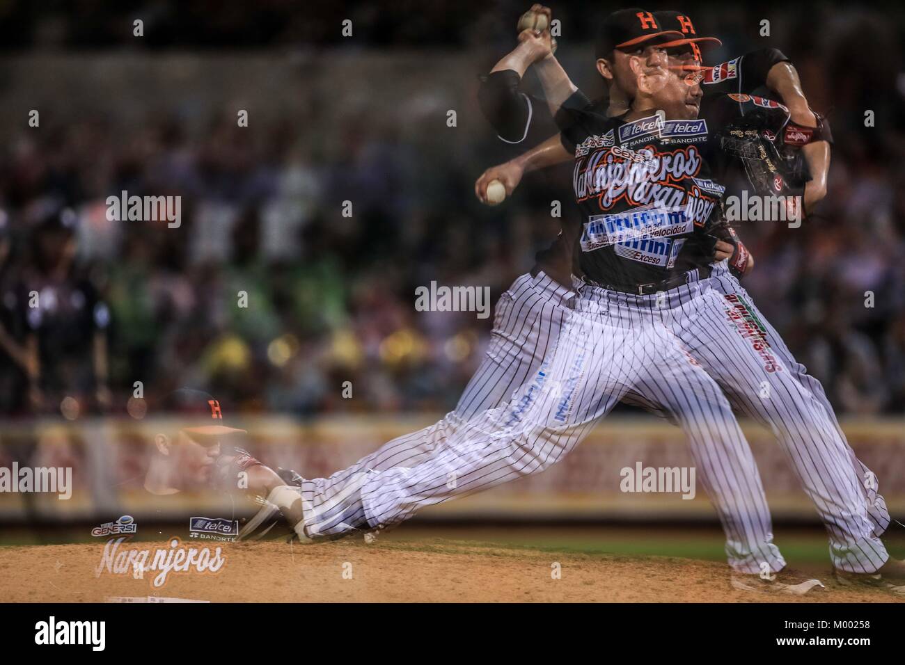 Marco Rivas pitcher relevo de Naranjeros, durante el primer encuentro ...
