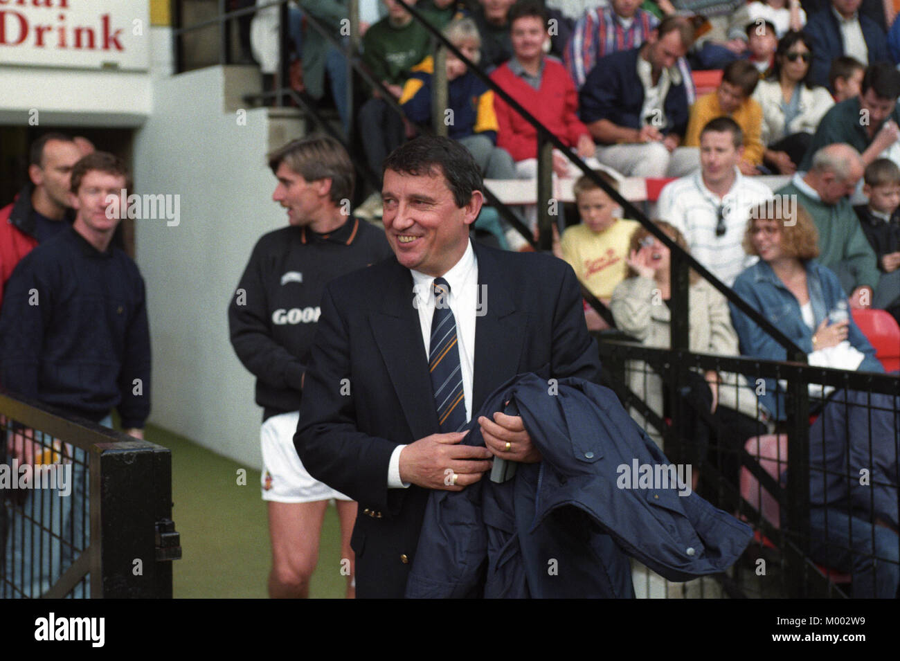 Smiling 1995 hi-res stock photography and images - Alamy