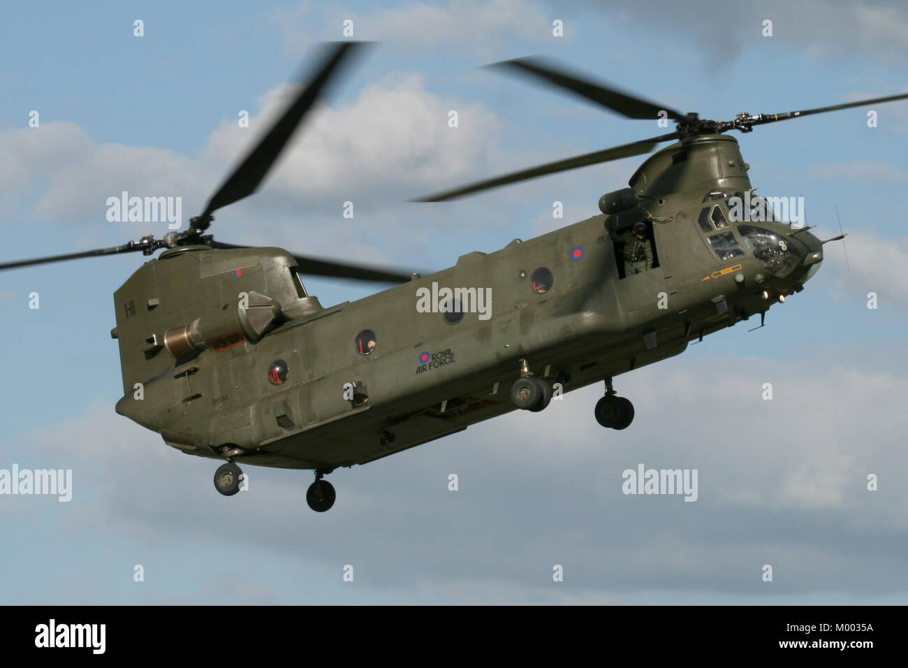 Raf chinook hc2 helicopter hi-res stock photography and images - Alamy