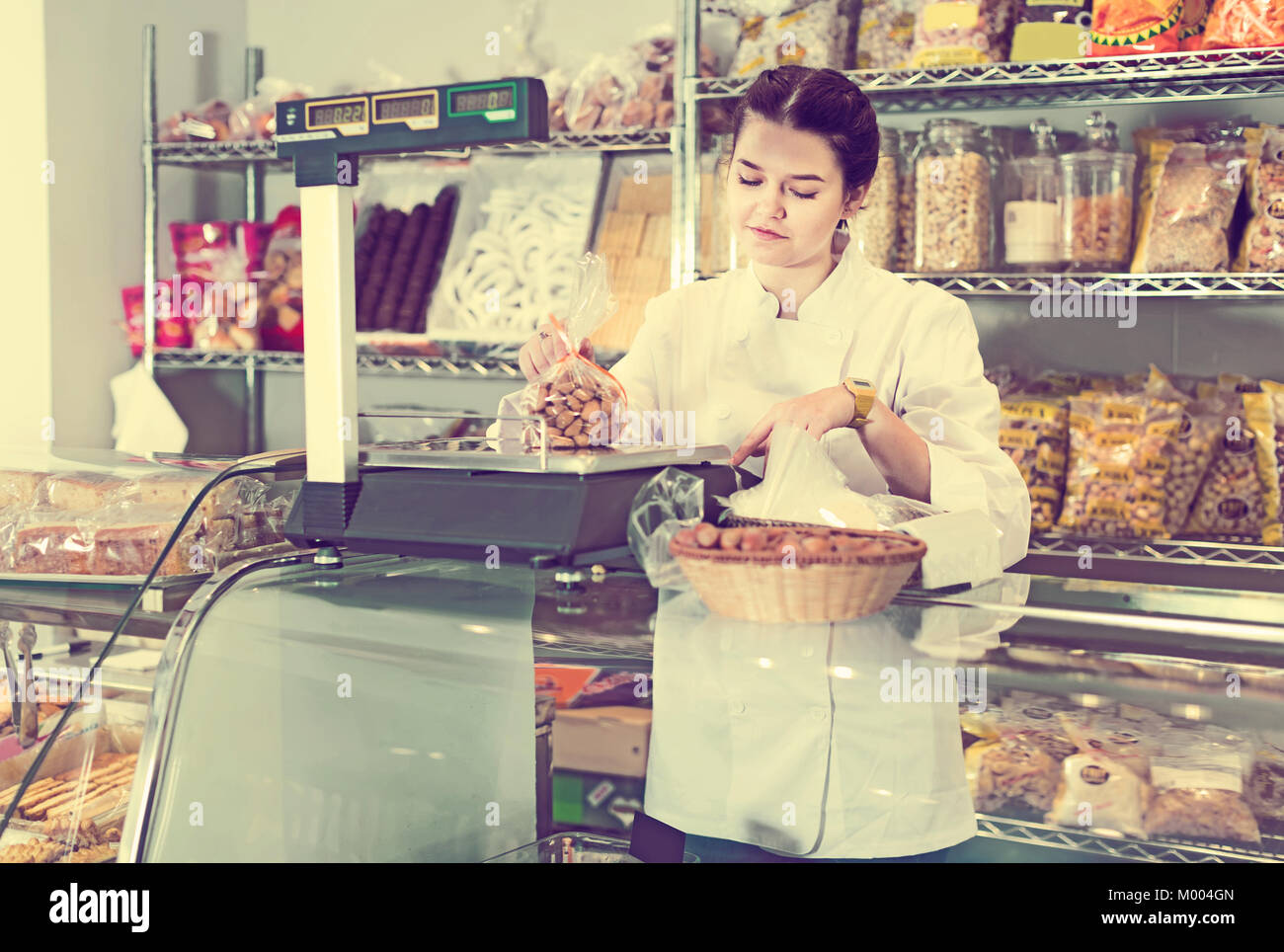 Sells cookies hi-res stock photography and images - Alamy