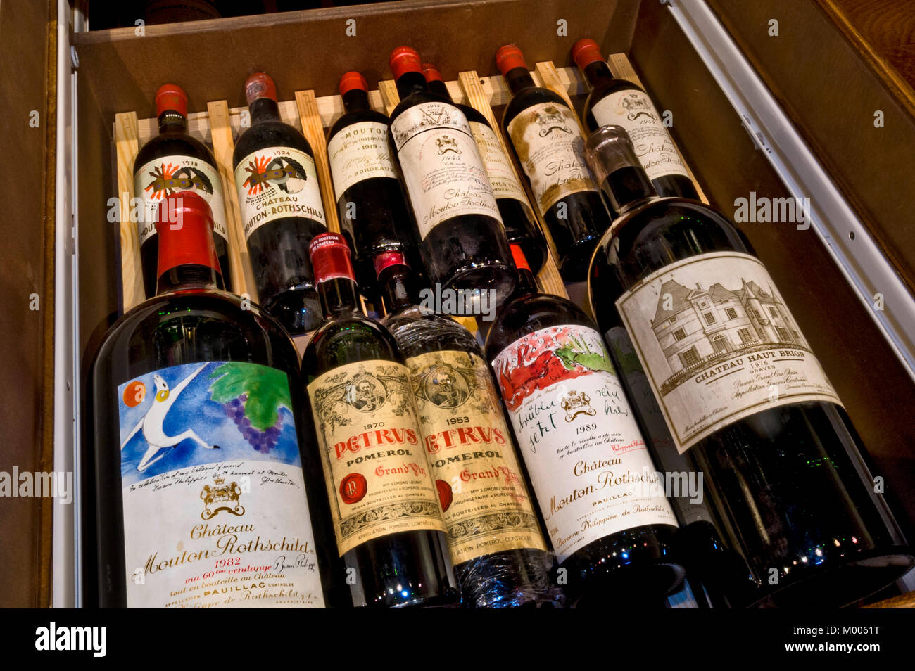 1 5 litre wine hi-res stock photography and images - Alamy