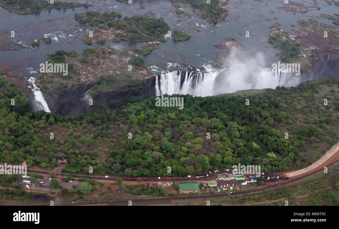 Devil's Cataract and Main Falls with Cataract Island, Mosi-Oa-Tunya ...