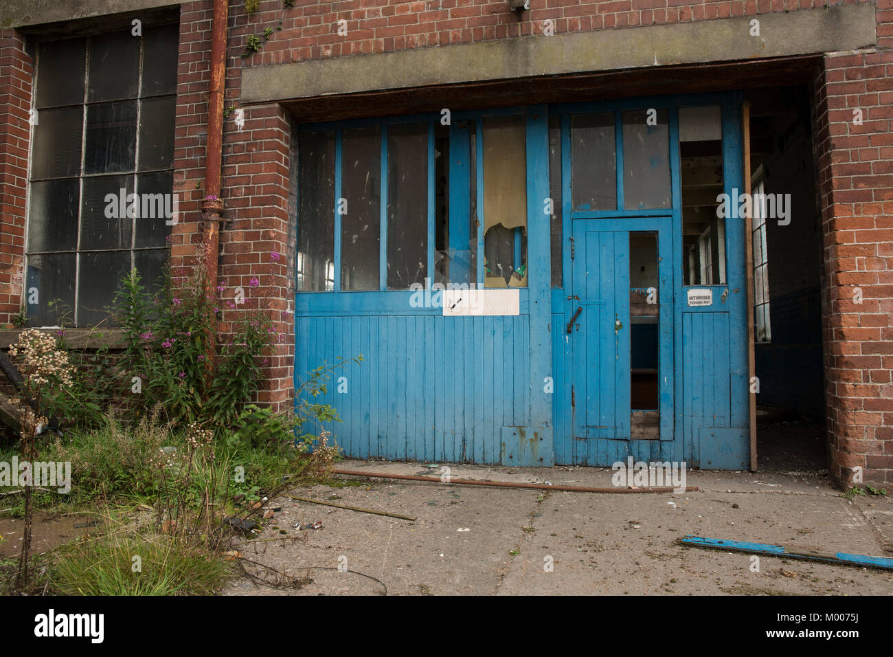 Rotting building bricks hi-res stock photography and images - Alamy