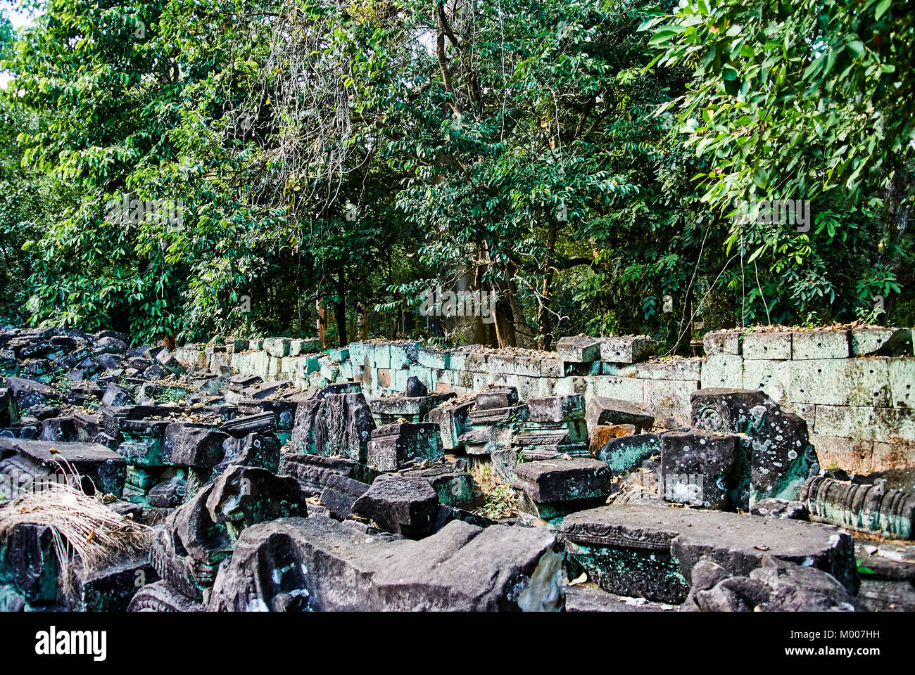 Historic building in Angkor wat Thom Cambodia Stock Photo - Alamy