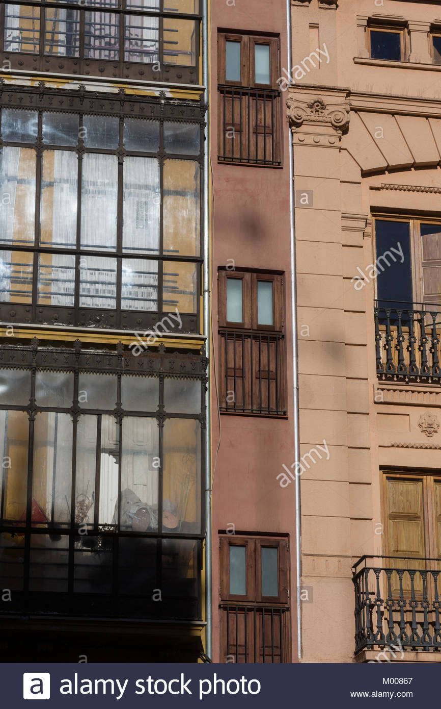 Narrowest Street Of The World Stock Photos & Narrowest Street Of The ...
