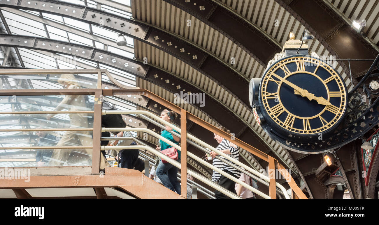 York railway station hi-res stock photography and images - Alamy