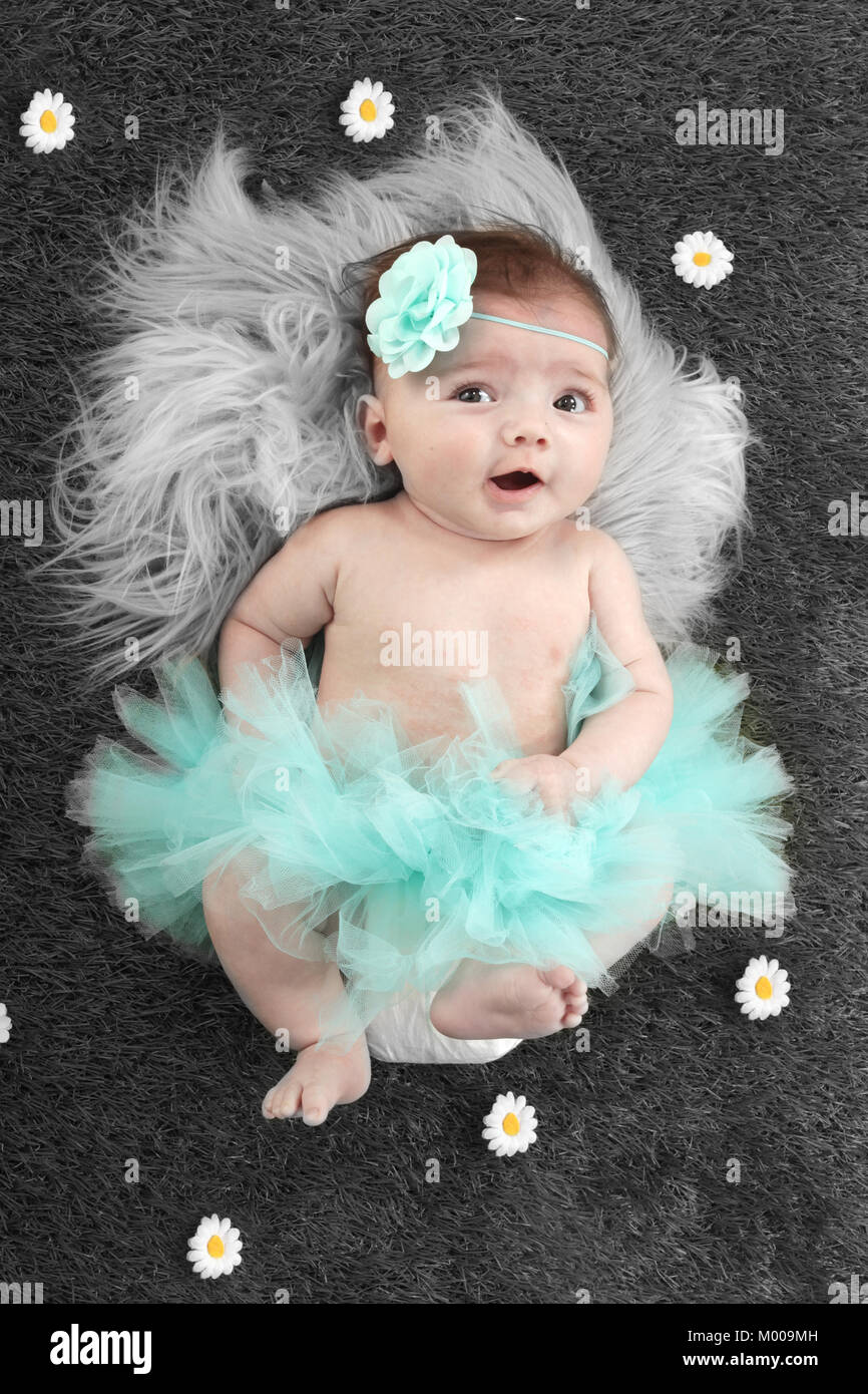 Baby girl crawling on grass hi-res stock photography and images - Alamy
