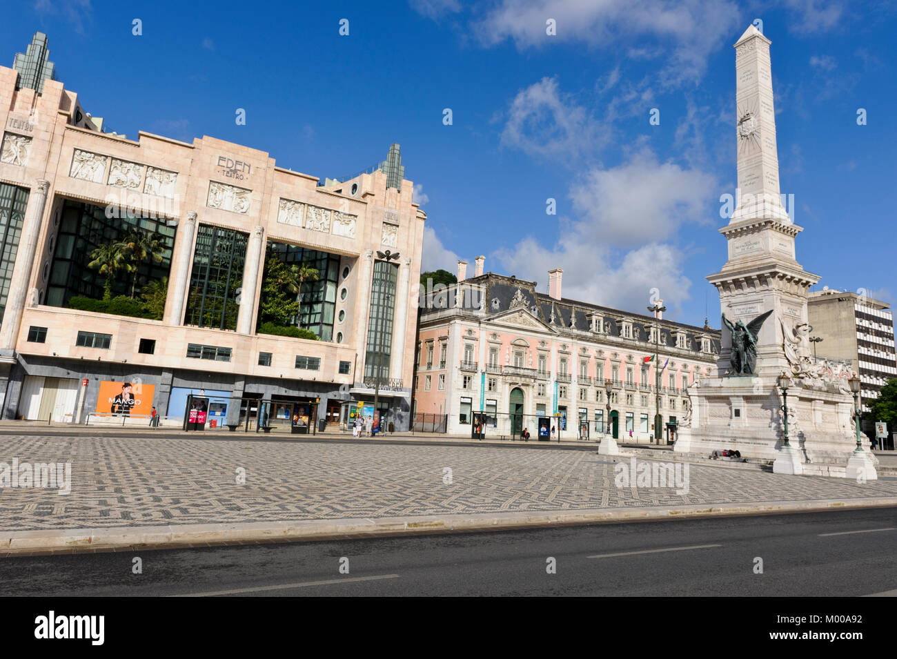 Restauradores Square with Eden Theatre and the Monument to the ...