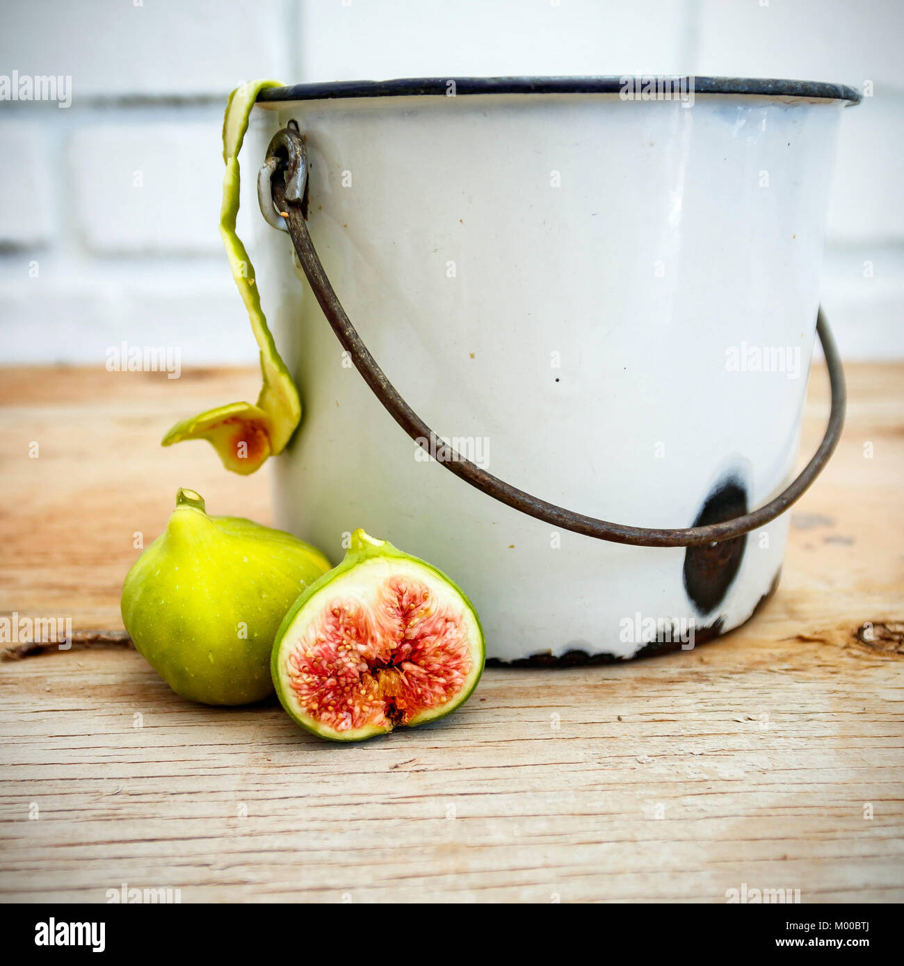 Vintage fig still life Stock Photo - Alamy