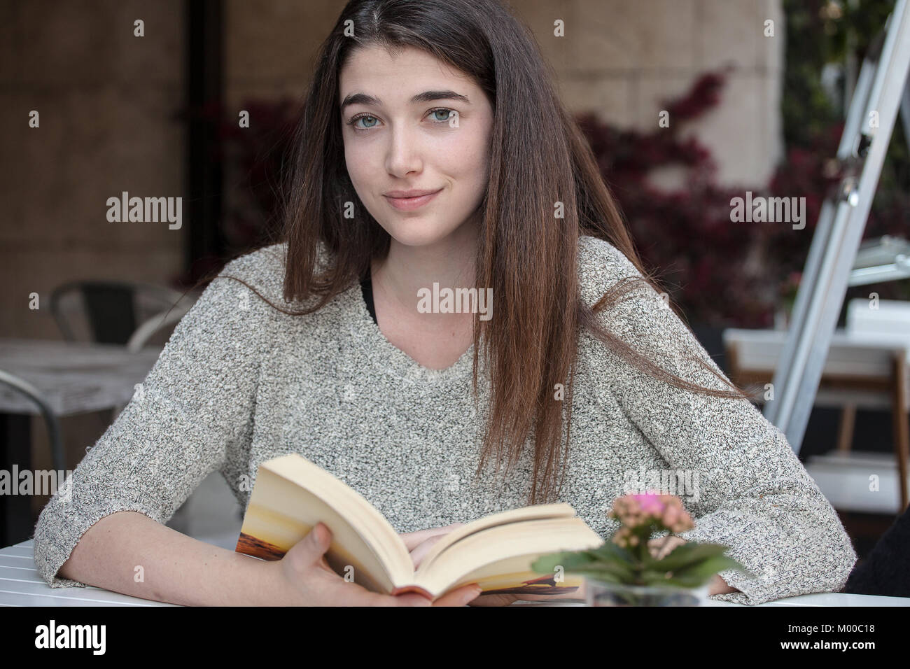 Beautiful girl reading hi-res stock photography and images - Alamy