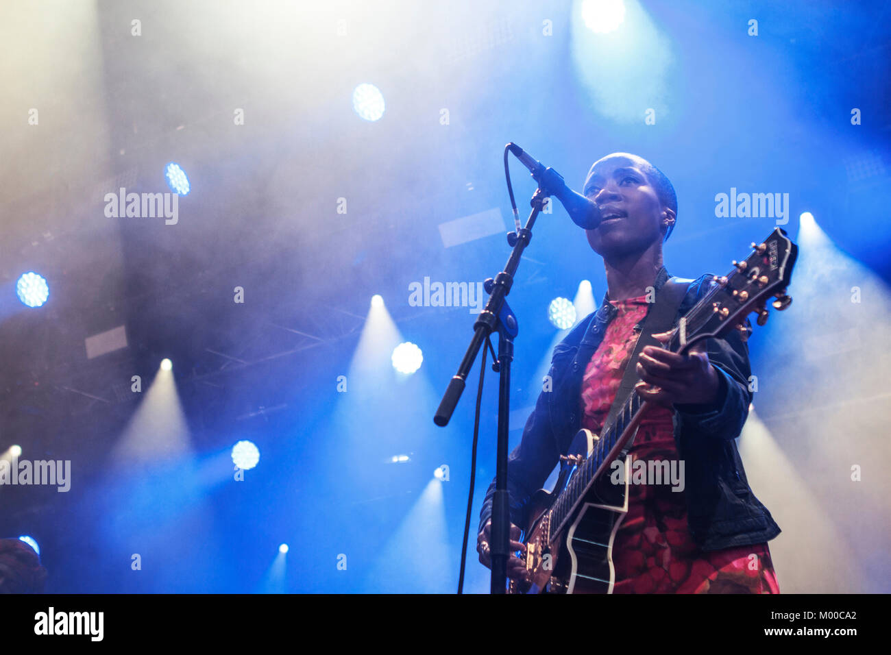 Singer and musician Rokia Traoré uses West African traditions but her ...