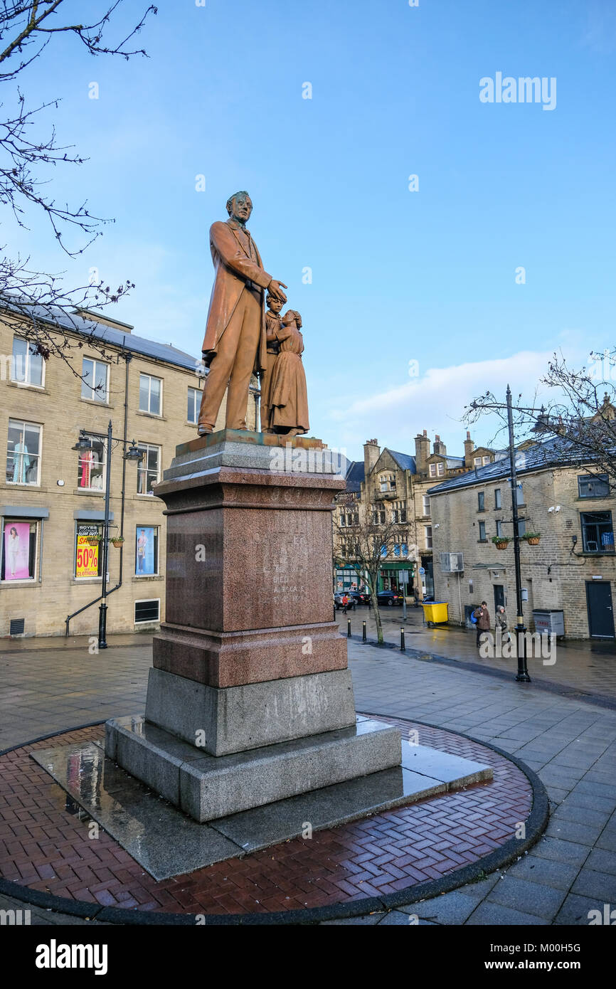 Oastler statue hi-res stock photography and images - Alamy