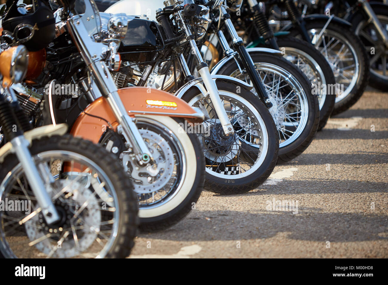 A line of parked motorcycles Stock Photo - Alamy