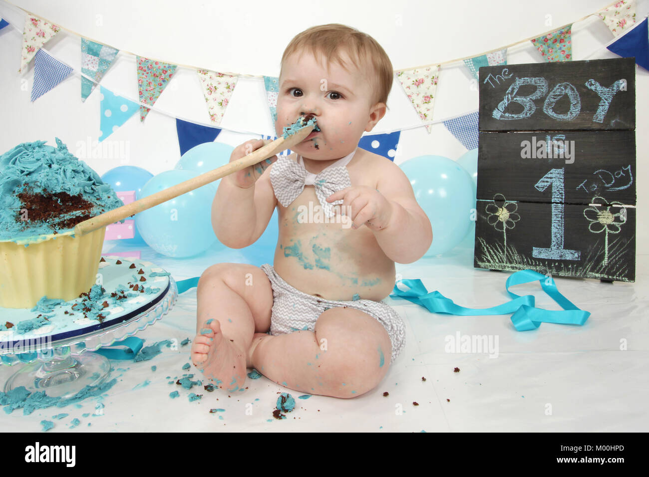Big birthday cake hi-res stock photography and images - Alamy