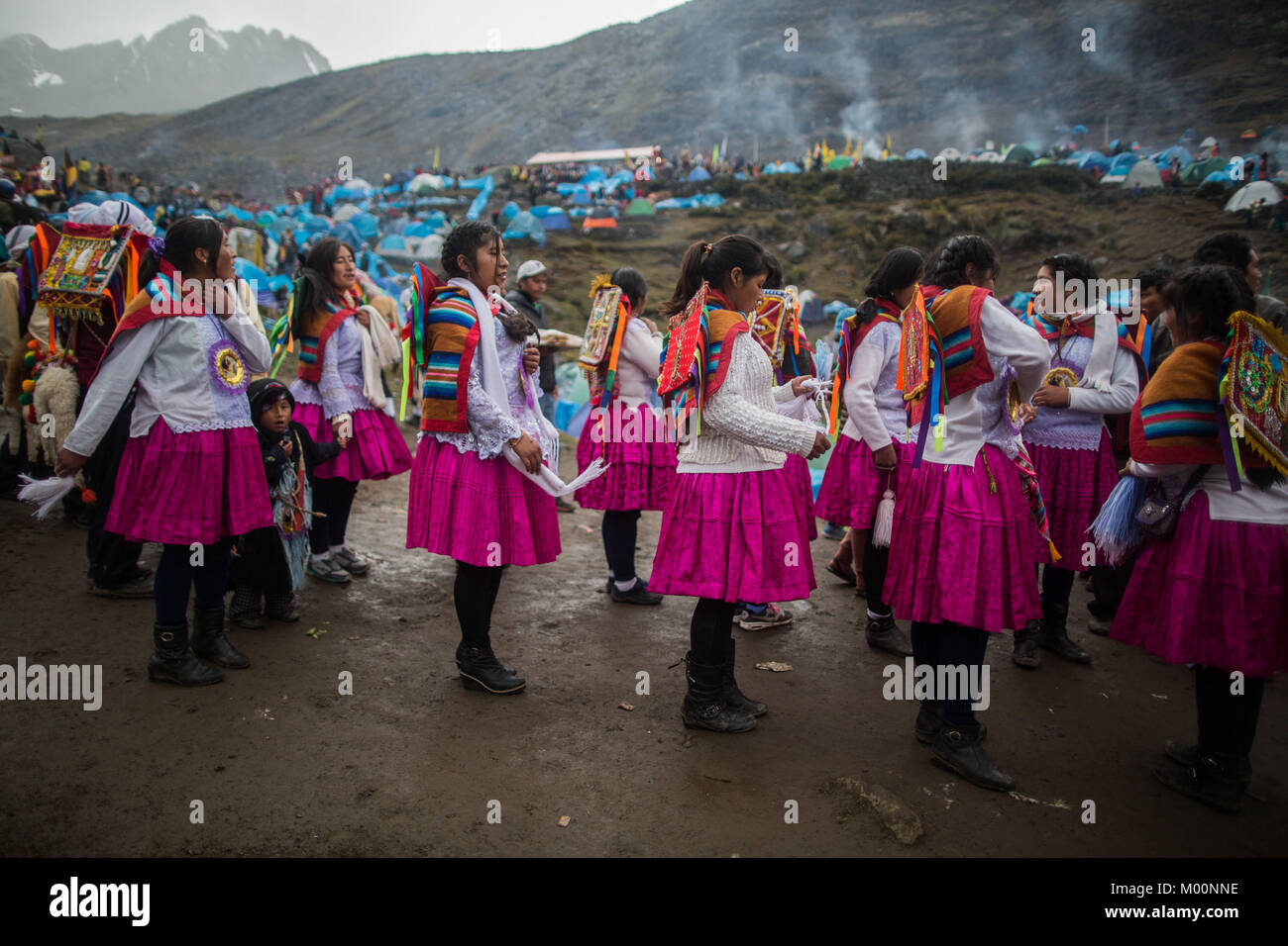Cusco, Peru. 29th Dec, 2017. The main day in Qoyllurit'i is a true ...