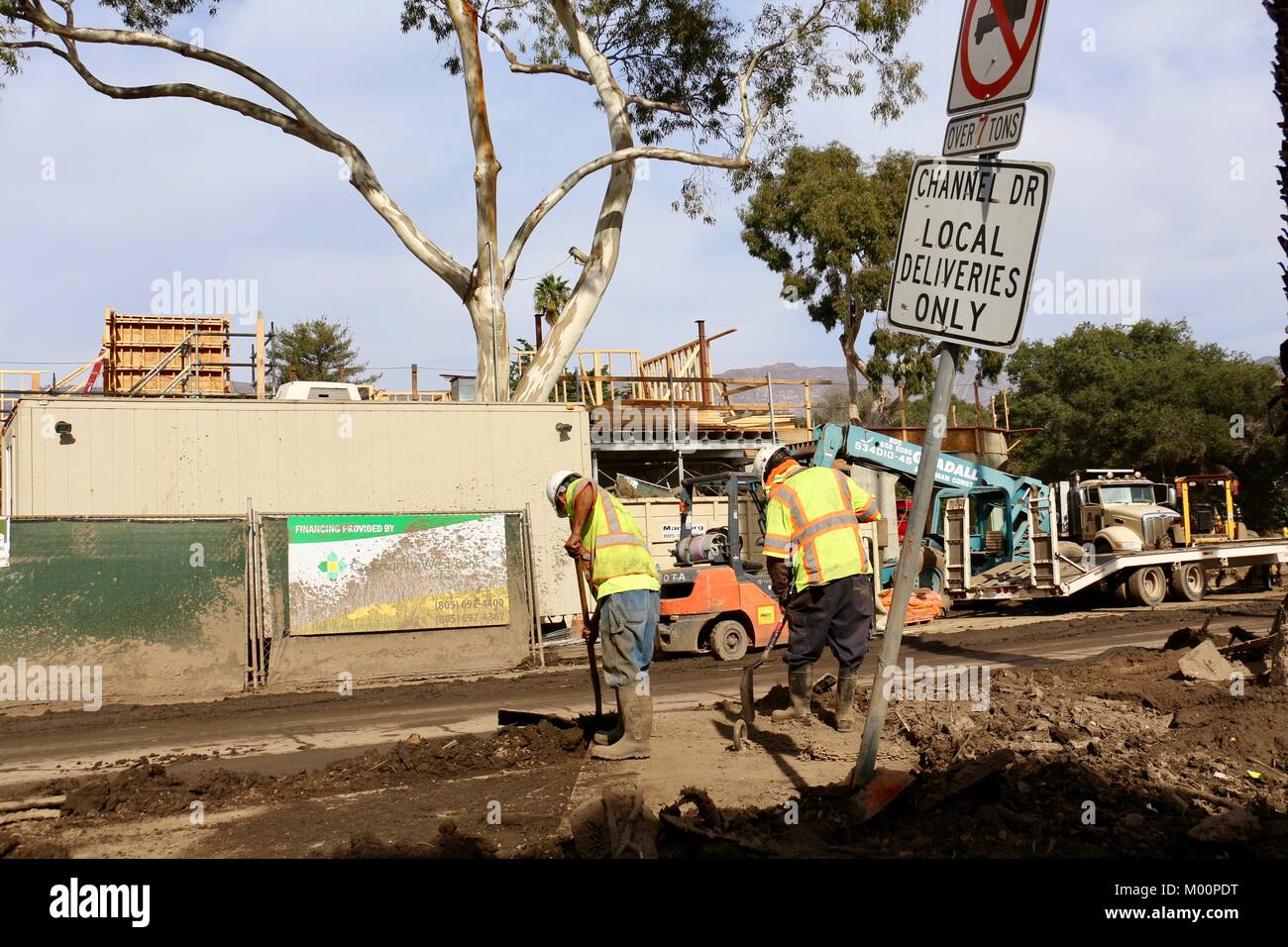 Montecito, California, USA. 16th Jan, 2018. Crews make progress towards ...