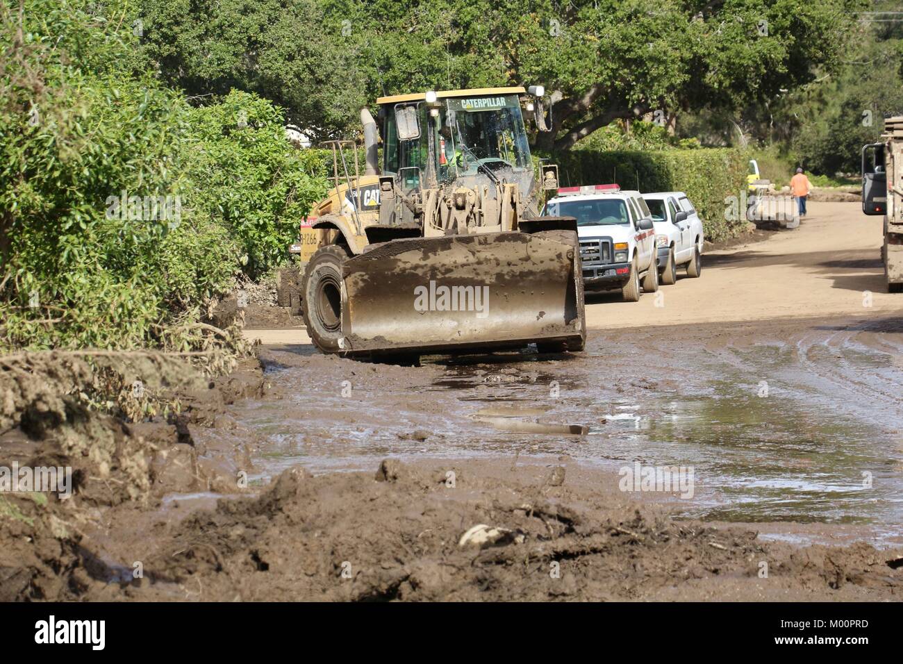 Montecito, California, USA. 16th Jan, 2018. Crews make progress towards ...