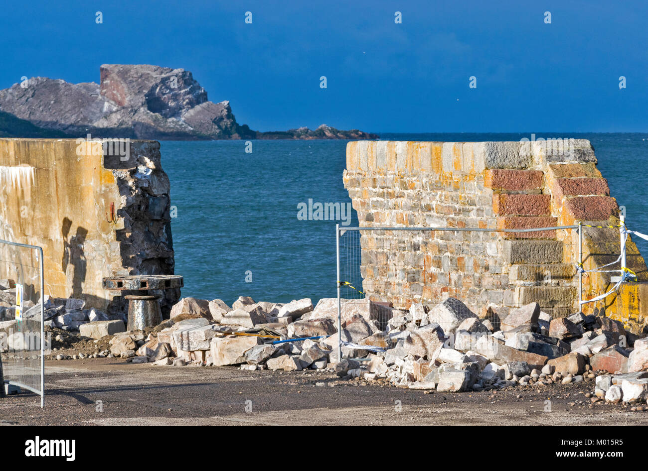 Wave damage hi-res stock photography and images - Alamy