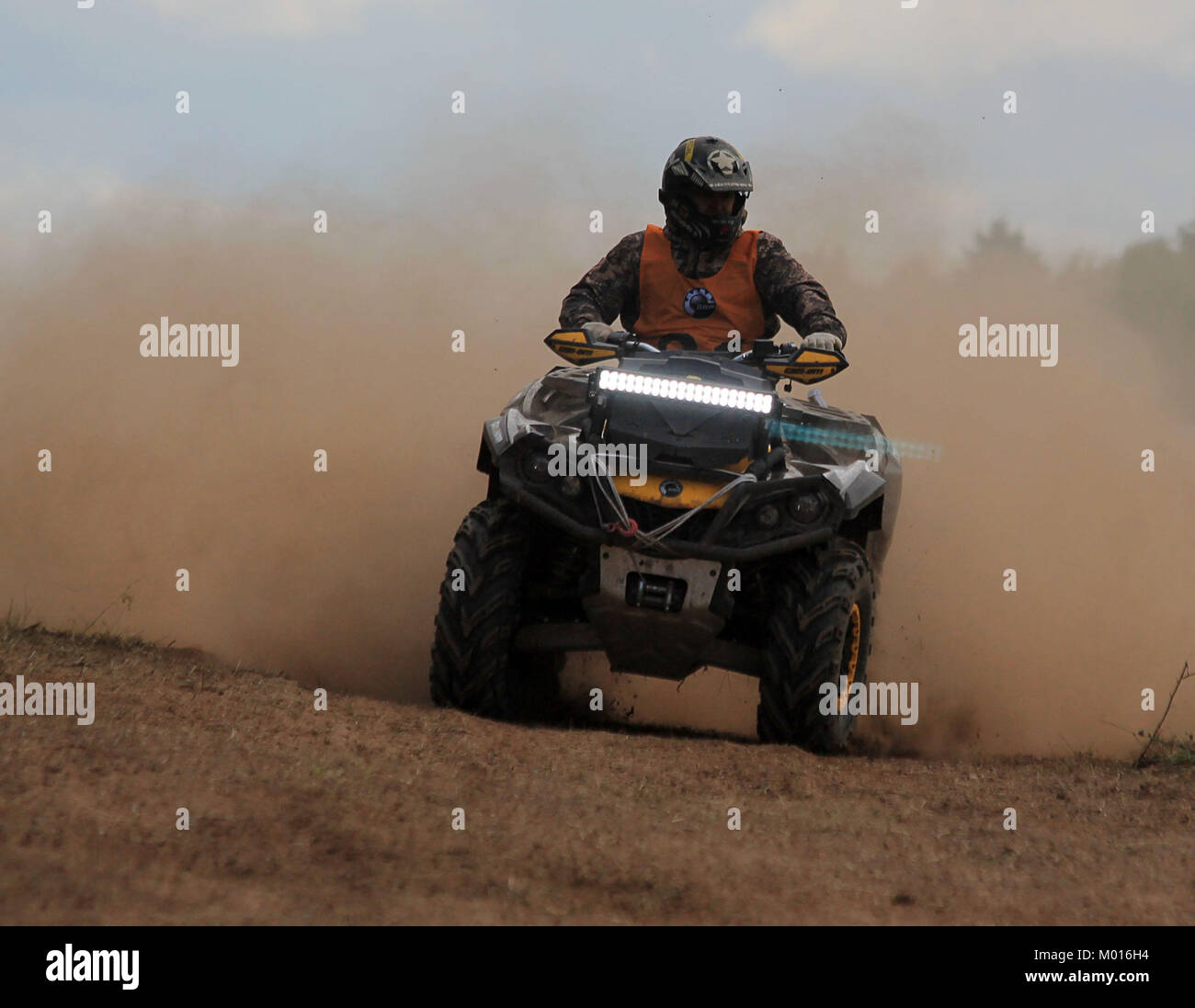 Moto cross and spectator hi-res stock photography and images - Alamy