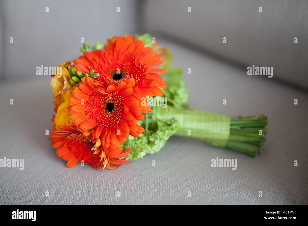 Close up of beautiful bridal gerbera wedding bouquet Stock Photo - Alamy