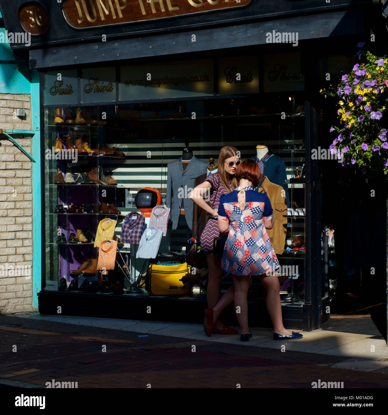 60s mod girls hi-res stock photography and images - Alamy