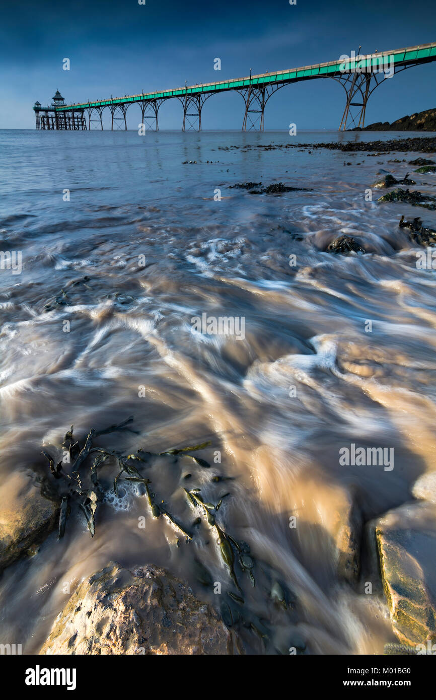 Incoming tide at Clevedon on Somerset coast Stock Photo - Alamy
