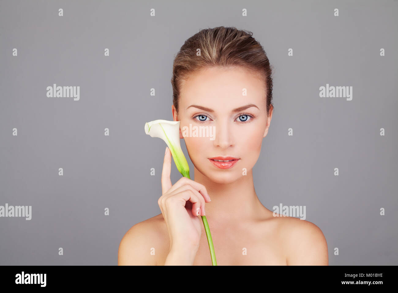 White lily spa hi-res stock photography and images - Alamy