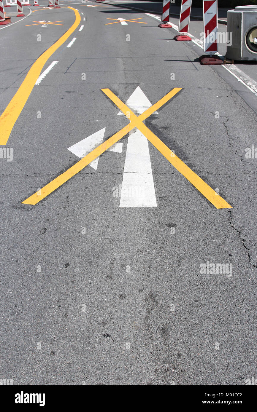 Lane marking hi-res stock photography and images - Alamy