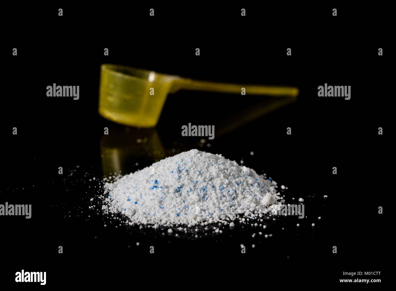 Tablet and powder for the dishwasher. Comparison of two detergents ...