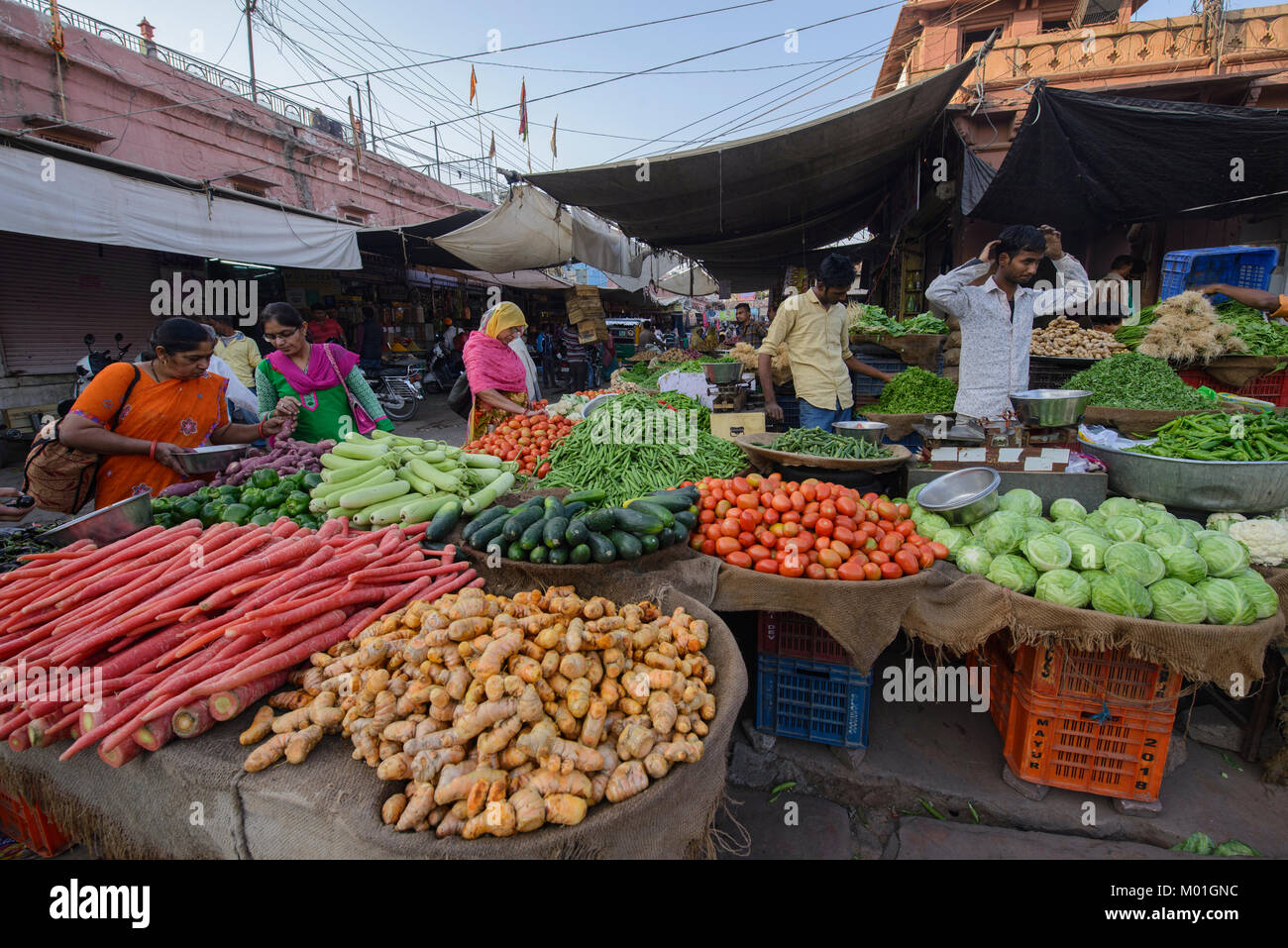 Vegetable vendors hi-res stock photography and images - Alamy