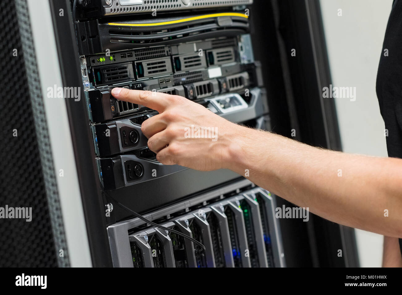Data center monitor hi-res stock photography and images - Alamy