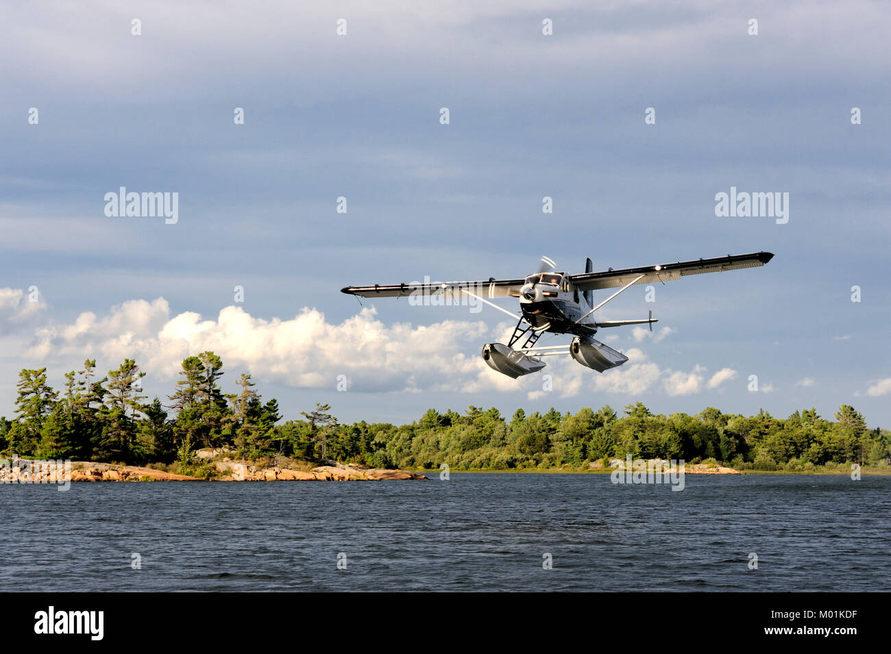 De havilland beaver in water hi-res stock photography and images - Alamy