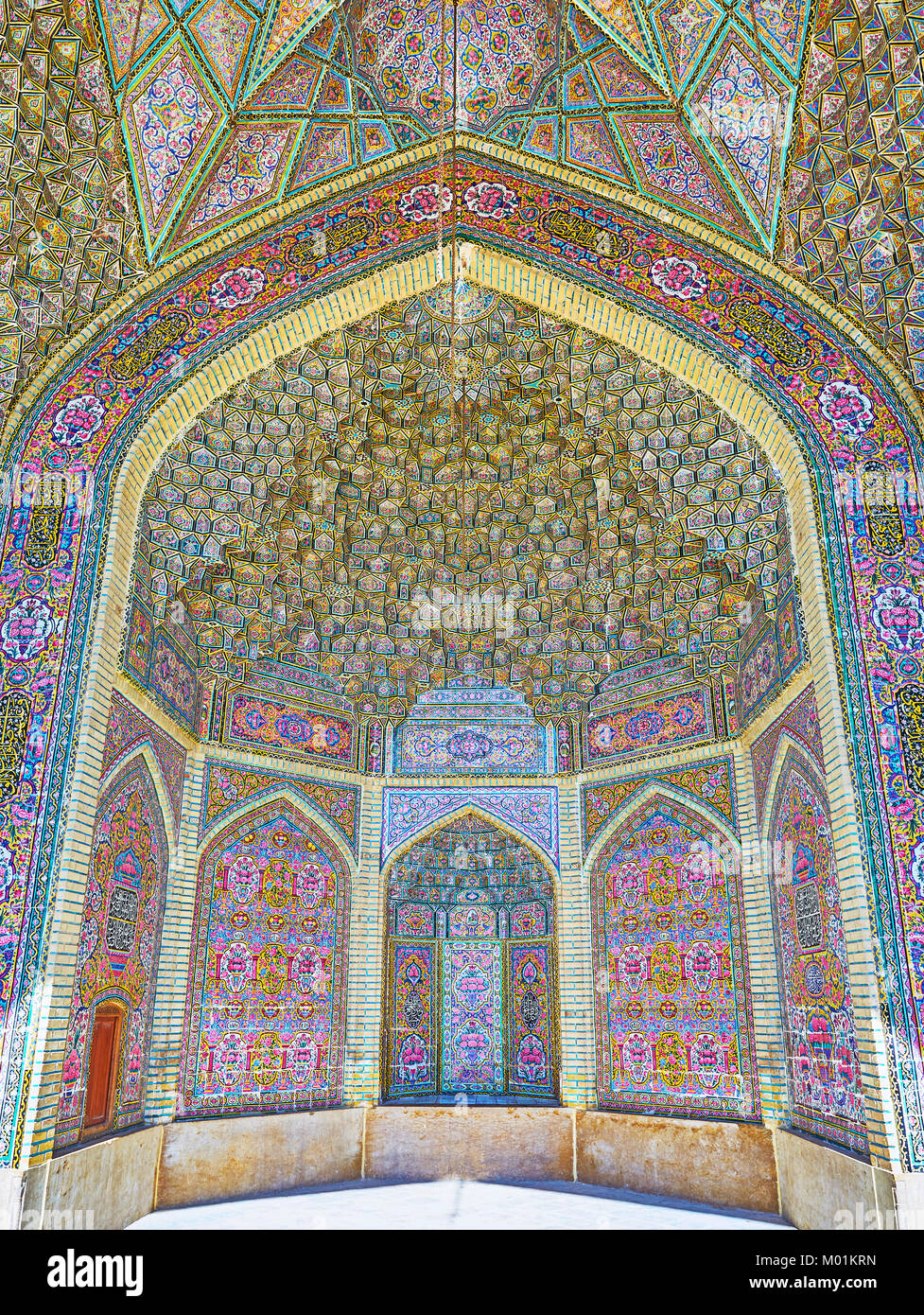 Muqarnas arch hi-res stock photography and images - Alamy