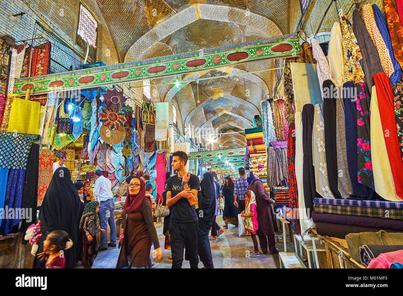 Fabric roof market stall hi-res stock photography and images - Alamy