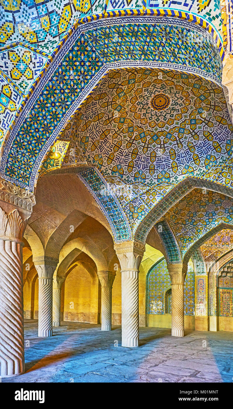 SHIRAZ, IRAN - OCTOBER 12, 2017: The vault in shabestan (prayer hall ...