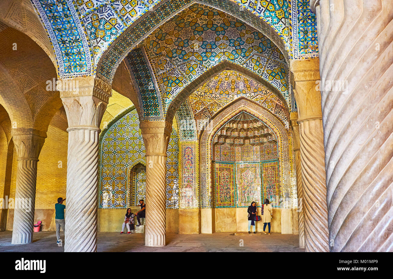 The central mosque prayer hall hi-res stock photography and images - Alamy