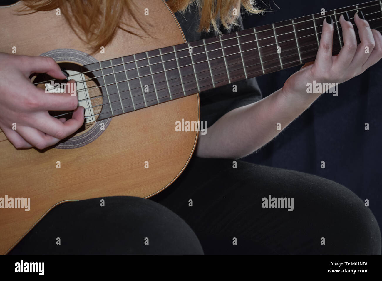 Female guitar hi-res stock photography and images - Alamy