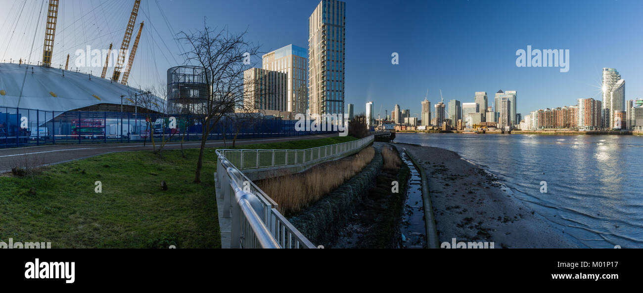 River divides hi-res stock photography and images - Alamy