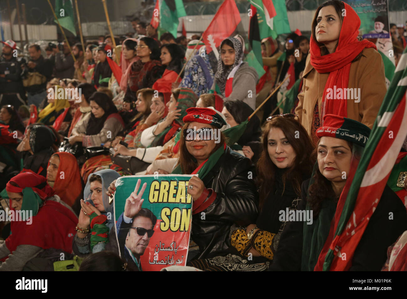 Supporters of Pakistan Awami Tehreek (PAT), Pakistan People’s Party ...