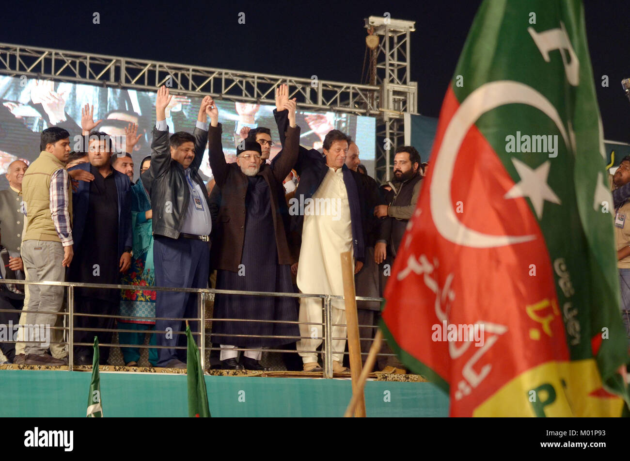 Supporters of Pakistan Awami Tehreek (PAT), Pakistan People’s Party ...