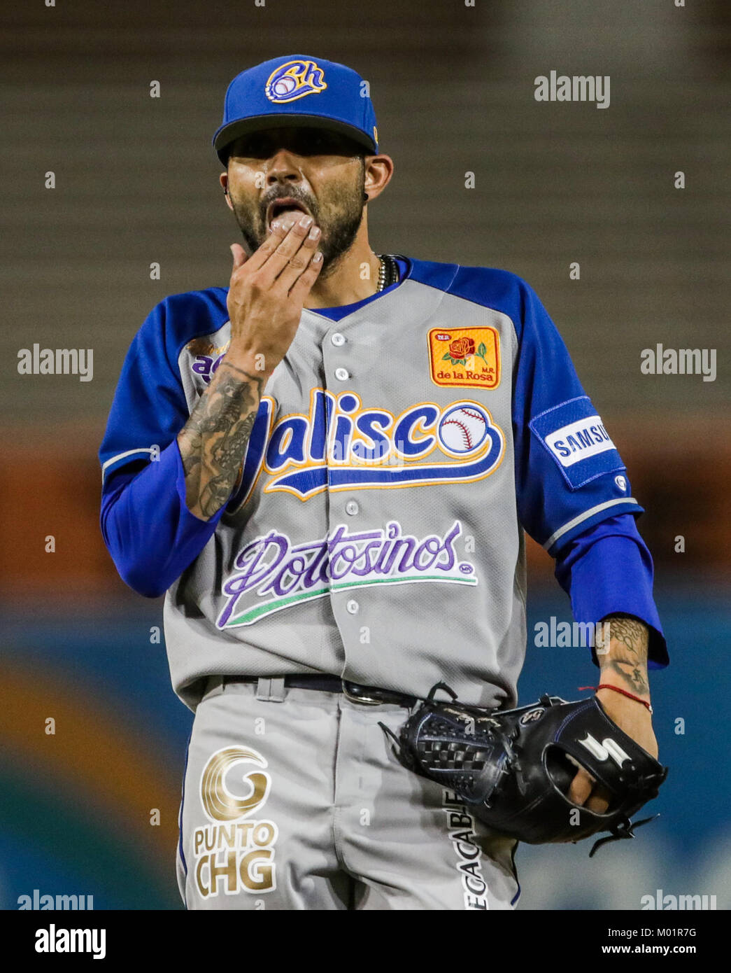 Sergio Romo pitcher relevo de charros se llevo el salvamento al sacar ...