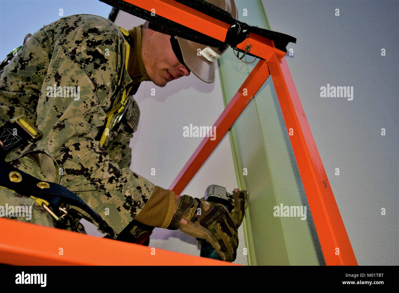 YOKOSUKA, Japan (Jan. 02, 2018) Steelworker 2nd Class Erik Grassauer ...
