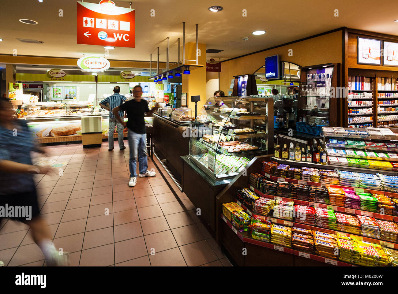 Roadside motorway service station hi-res stock photography and images ...
