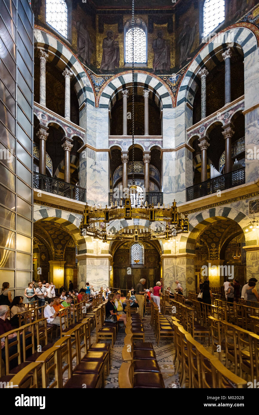 Palatine chapel aachen octagon hi-res stock photography and images - Alamy