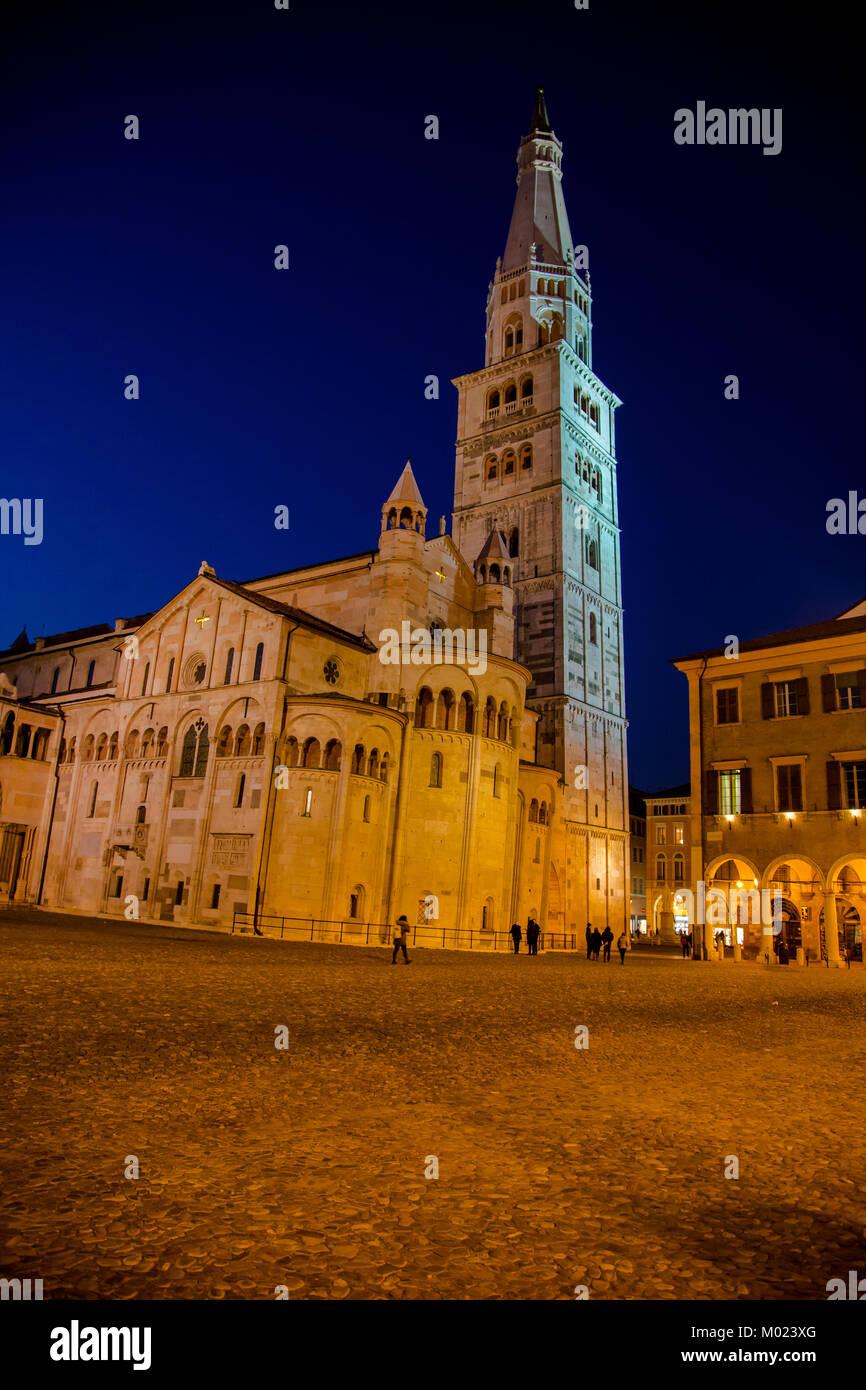 Cathedral of modena with tower torre ghirlandina hi-res stock ...