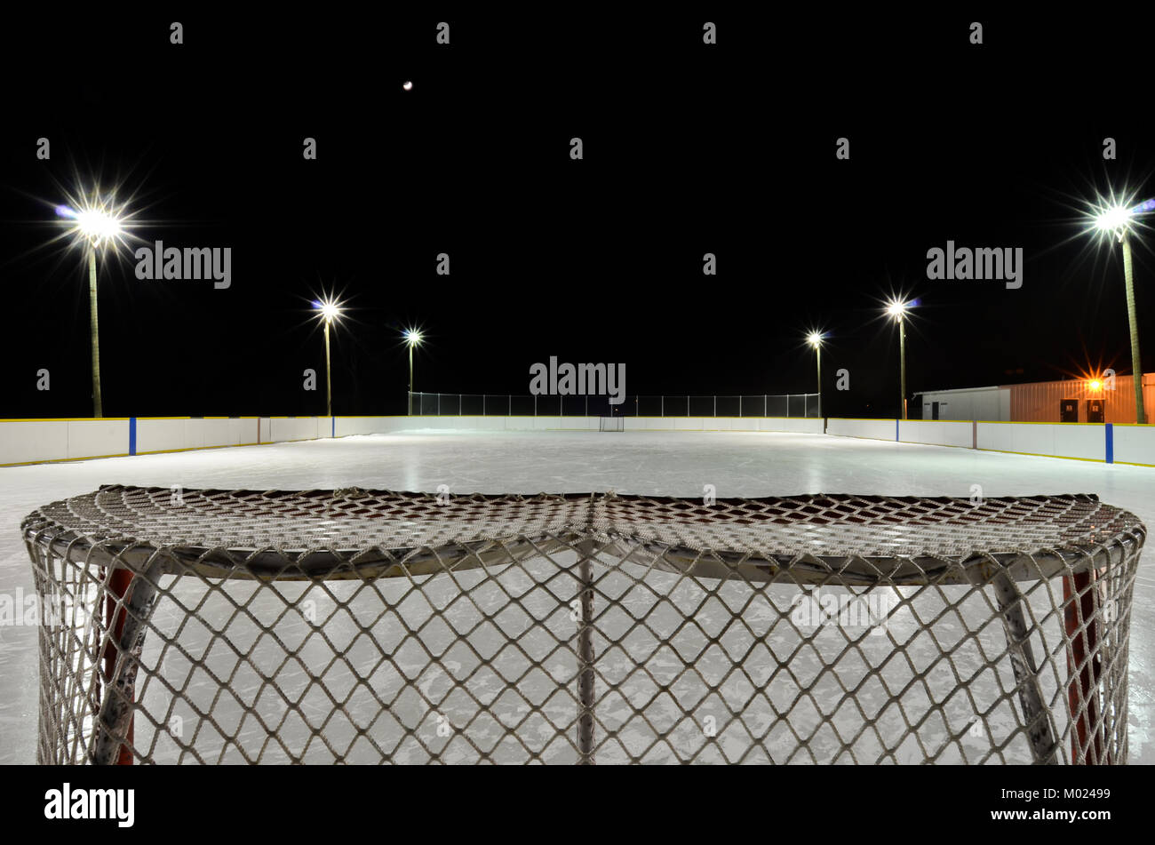 Outdoor ice hockey hi-res stock photography and images - Alamy