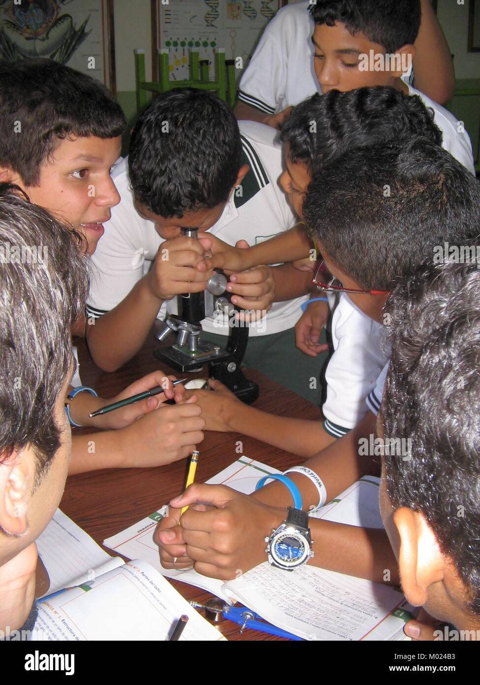 Children latin america science class hi-res stock photography and ...