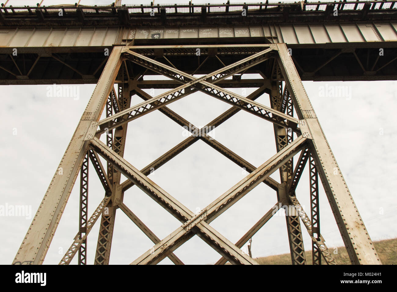 Train bridge painting hi-res stock photography and images - Alamy