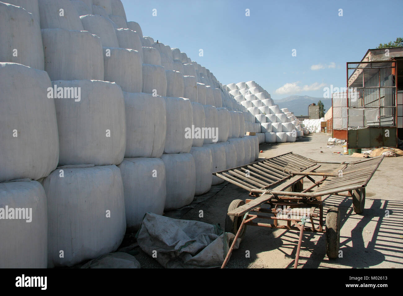 Bales used paper cardboard hi-res stock photography and images - Alamy